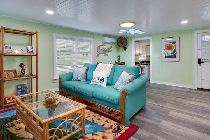 The Bayport Bamboo Bungalow - Weeki Wachee, FL