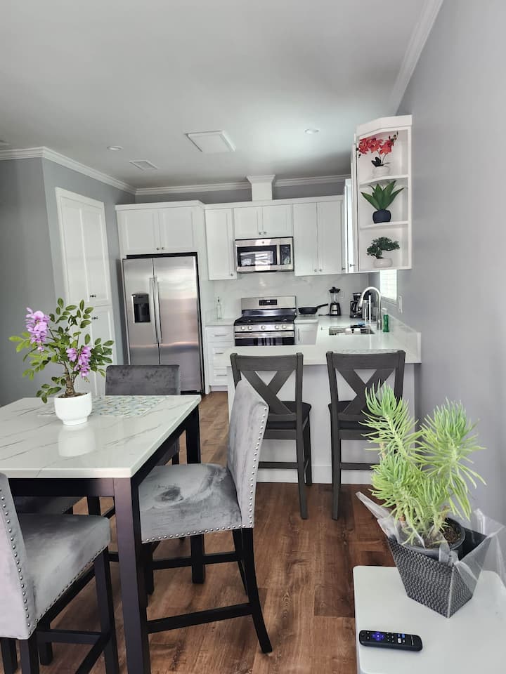 Cielo Azul • New Build • Summer Deals • Sleeps 5 - Cerritos, CA