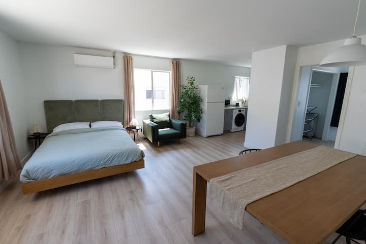 Entire Studio Near Hollywood Sign - Los Angeles, CA