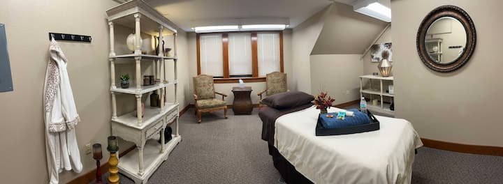 Unique Stay Near Dt (Oregon Ash) - Sioux Falls, SD