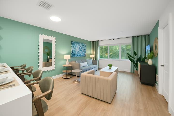 Beachfront Apt With Pool Hot Tub & Ev Charger - Boca Raton, FL