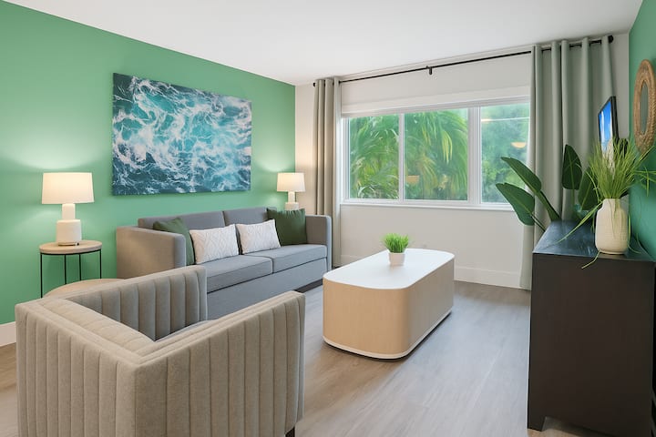 Beachfront Escape | Pool, Hot Tub, Gym | Sleeps 6 - Boca Raton, FL