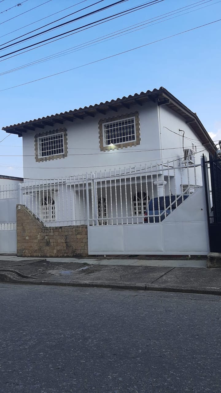 Casa Acogedora, 8 Min Estadio Y 1 Hr Playa Ocumare - Venezuela