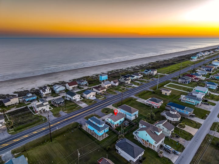 Laid-back Sea Isle Retreat: Hot Tub, Fenced Yard - Galveston, TX