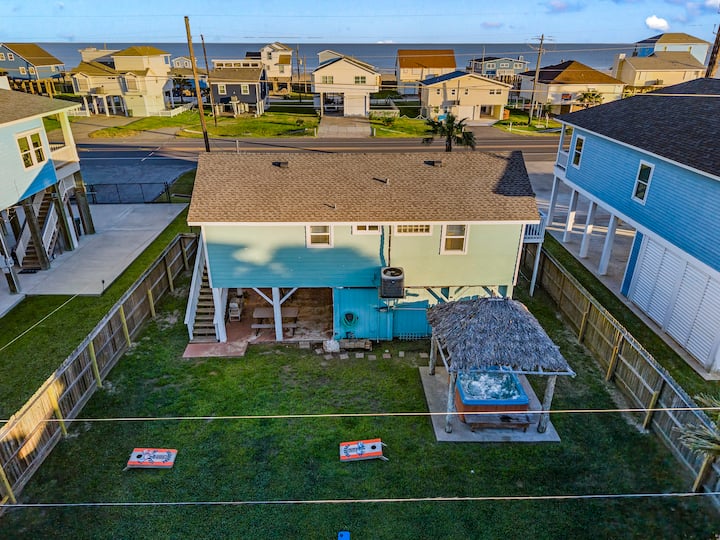 Laid-back Beach House W/ Hot Tub, Gulf Views - Galveston, TX