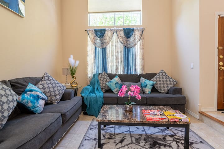 *Backyard Oasis With Hot Tub*king Bed*bbq*games - Brentwood, CA
