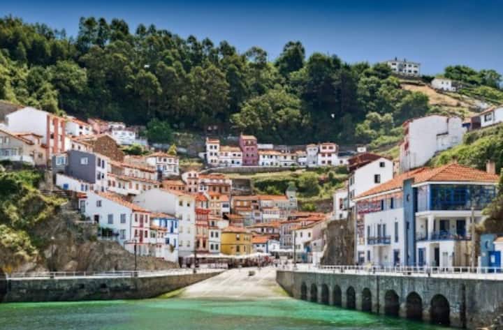 Moon Green - Cudillero