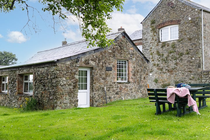 Cosy 1 Bed Cottage On Farm | Views | Near Coast - Port Gaverne
