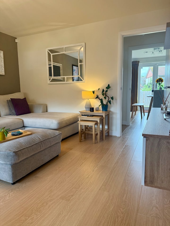 Modern, Peaceful Pond-view Stay - Formby