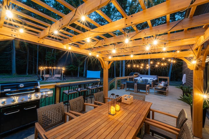 Twin Oaks Lodge | 4 Kings, Sauna & Epic Game Room - Summersville, WV