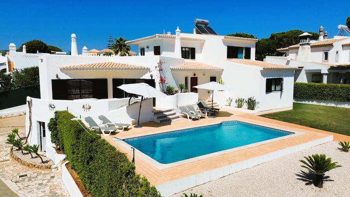 Casa Com Piscina - Quarteira