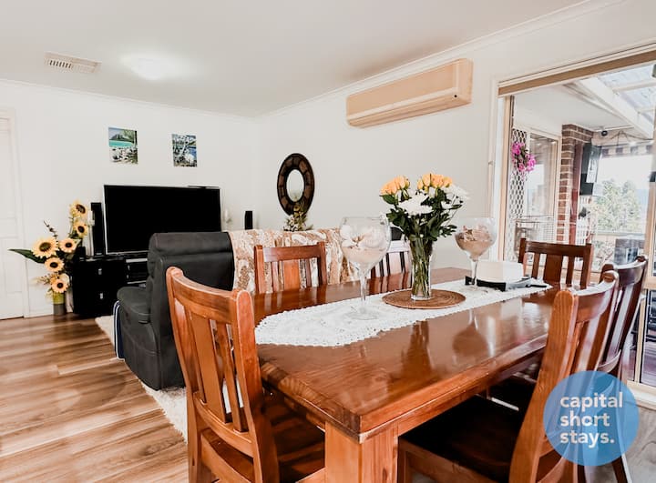 3br Stay In 5br Home | Hot Tub & Spacious Backyard - Canberra