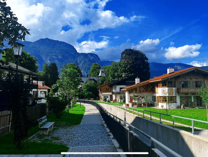 Weltflucht Zwischen Den Bergen - Garmisch-Partenkirchen