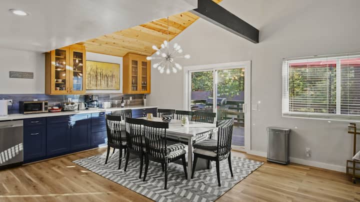 Moonridge Ski & Zoo Chalet W/hot Tub Retreat - Big Bear Lake, CA