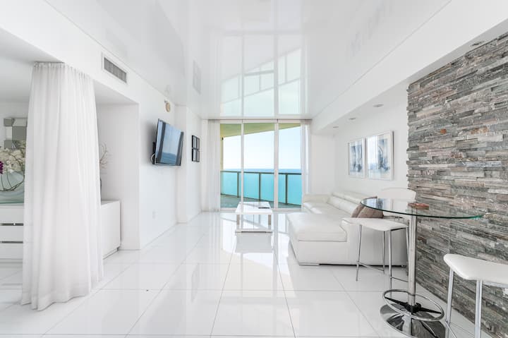 Redefined Luxury With Amazing Ocean Views - Sunny Isles Beach, FL