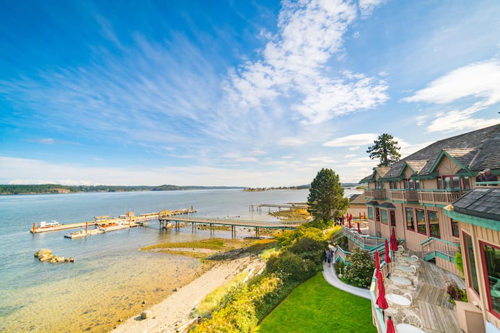 Two Queen Room At Historic Resort - Stunning Views - Campbell River