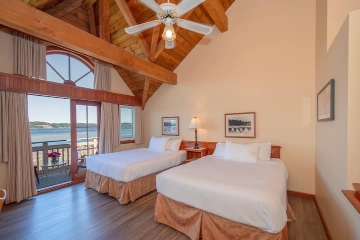 Two Queen Room At Historic Resort - Stunning Views - Campbell River