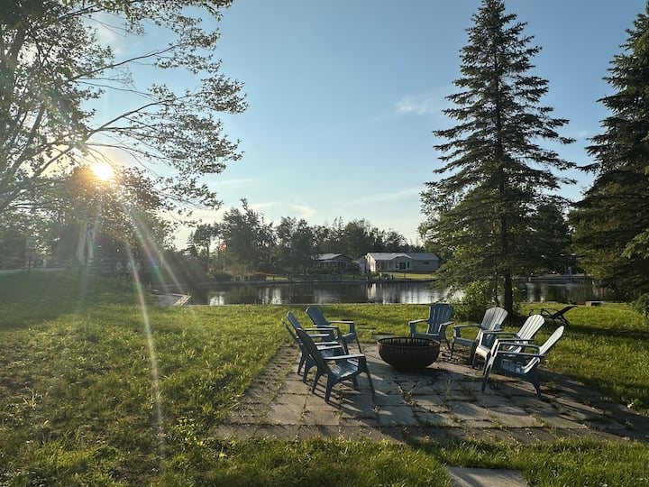 Lakeside Cottage In Lagoon City - Kawartha Lakes