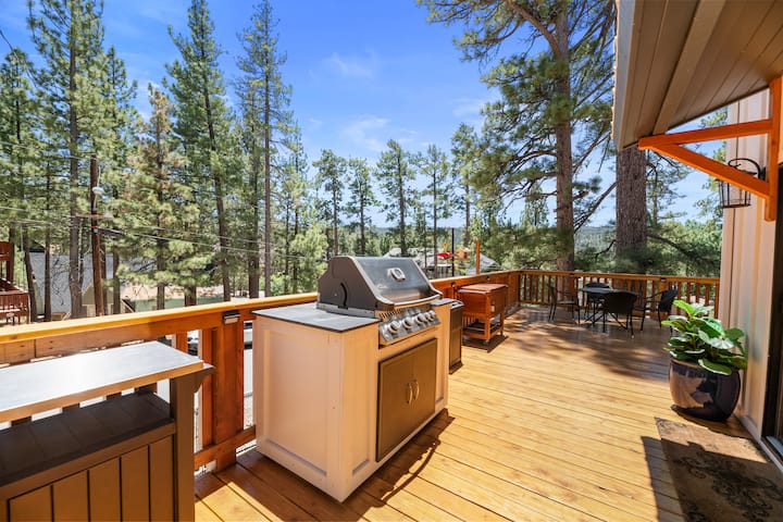 6 Bedroom Across From Lake. Game Room, Ac, Hot Tub - ビッグ・ベアー・レイク, CA