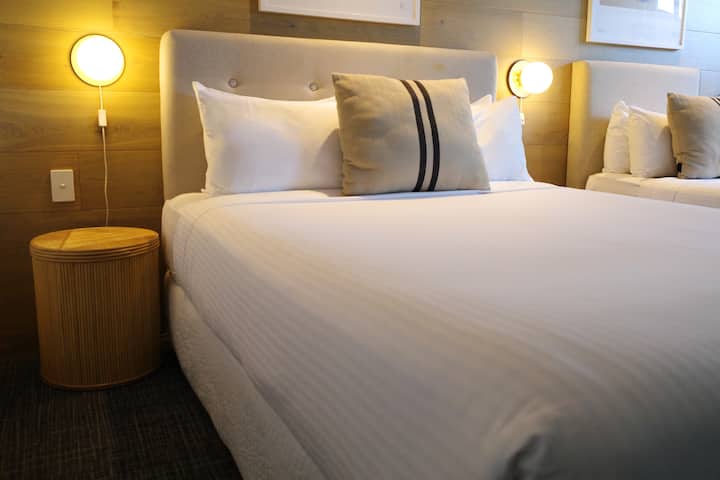 Crown Hotel Surry Hills - Queen + Single W/balcony - Surry Hills