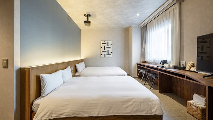 【Prime Access!】twin Room For 4 W/ Projector - 那霸市