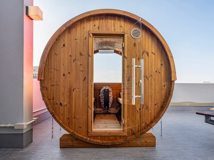 Top Floor Spa (Jacuzzi/sauna) & Kitchen For 10 - Naha