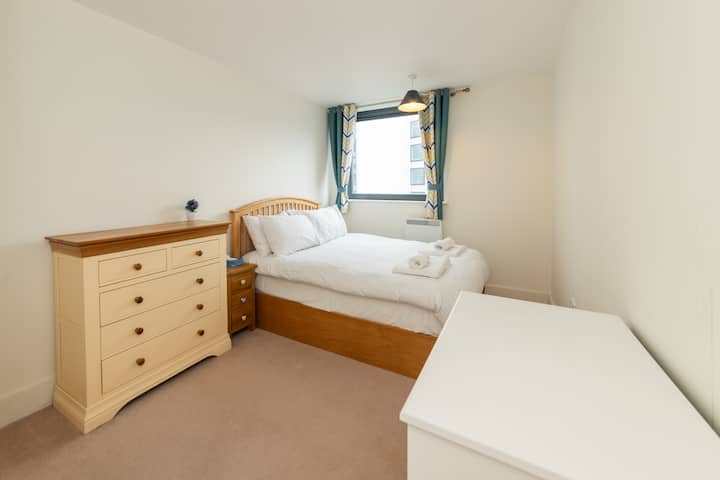 Central Flat | Private Balcony | Stylish Stay - Reading