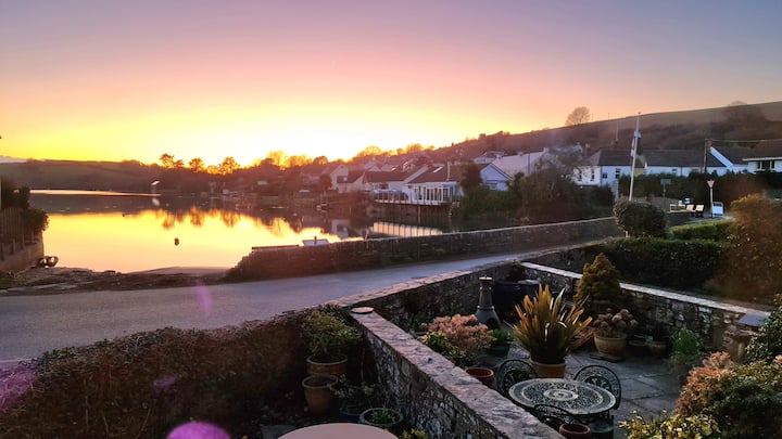 Stylish Waterside Retreat With Sunset Views - Kingsbridge