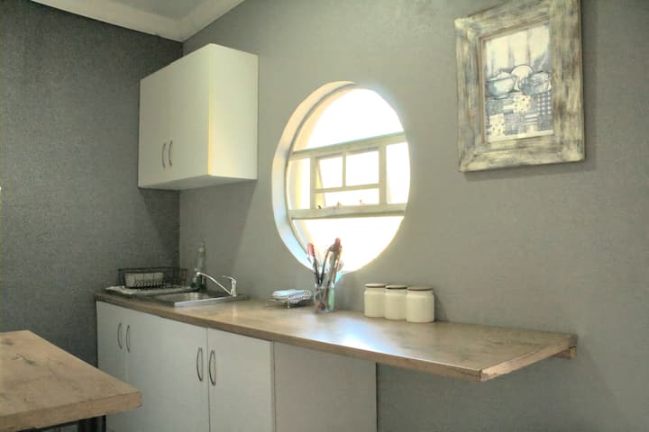 Livingwaters Self-catering Room 7 - Ermelo