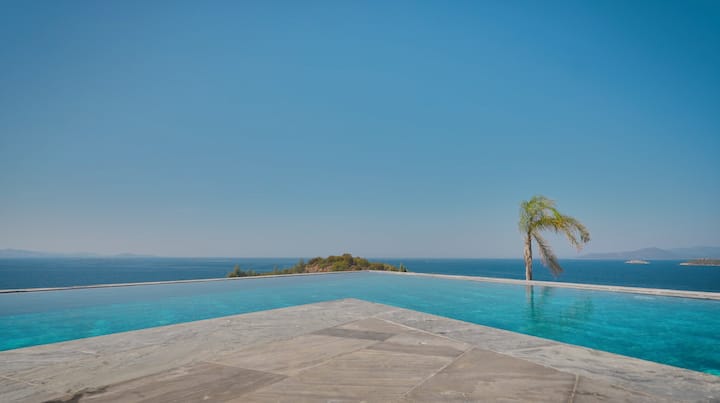 Ultra-luxury Seafront S Villa W/ Pool - Güllük