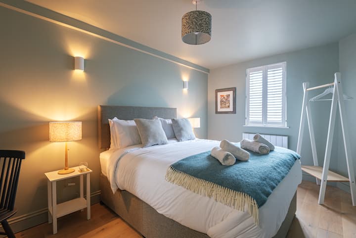 Central Whitchurch- Lowcross House Guest Bedroom 5 - 惠特徹奇