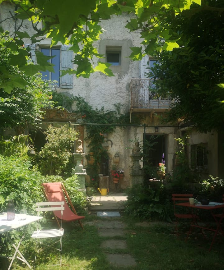 Le Lieu Source
"Butterfly Room" - Saint-Pons-de-Thomières