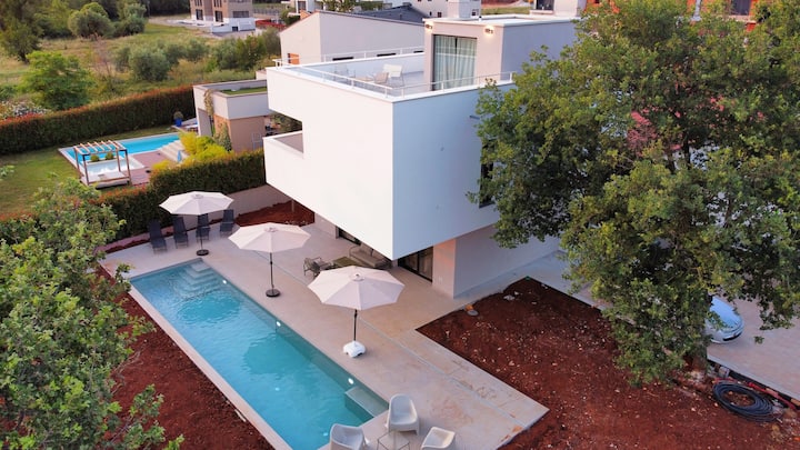 Gorgeous Sunset Villa Walkable To The Sea - Poreč