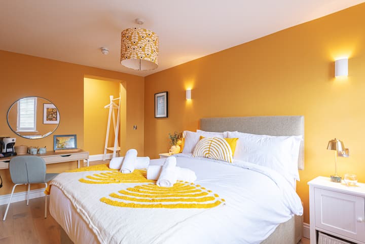 Central Whitchurch- Lowcross House Guest Bedroom 4 - 惠特徹奇