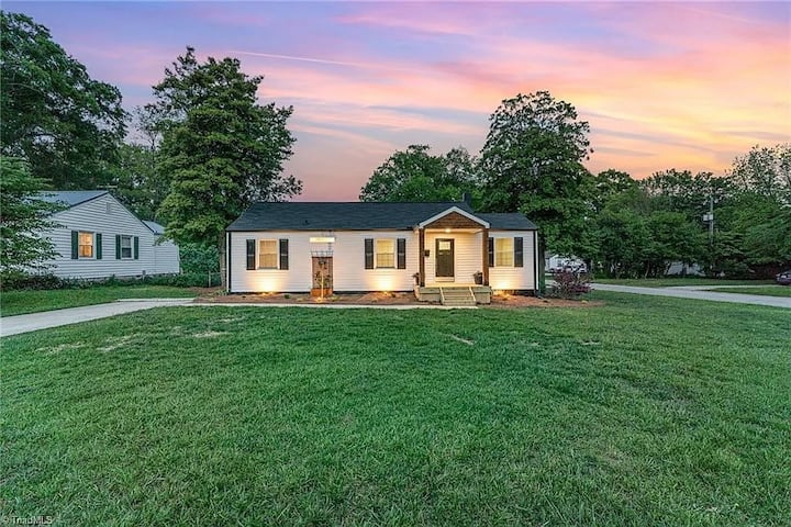 Modern 3br | Near Downtown, Uncg & Hospitals - Greensboro, NC