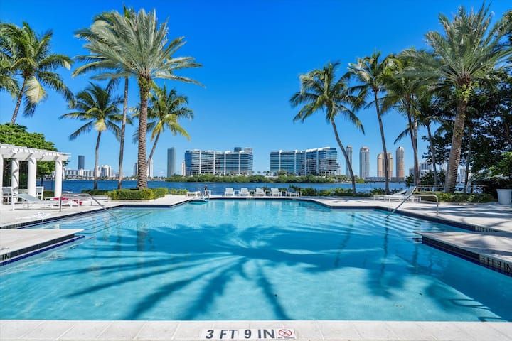 1 Bedroom Apartment In Aventura - Aventura, FL