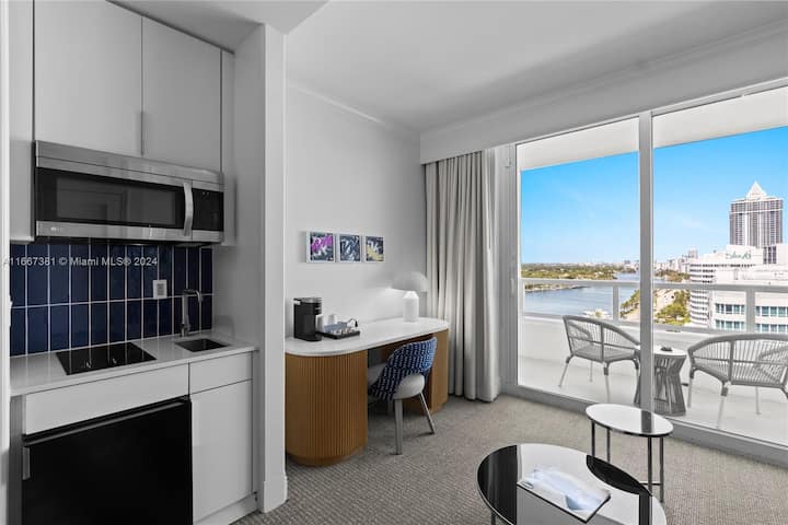 3 Fontainebleau Studios 6 Beds 12 Guests - Miami Beach, FL