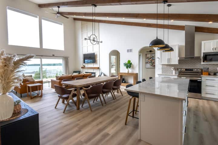 Azure Vista: Lakefront | Game Room | Hot Tub - Tobermory