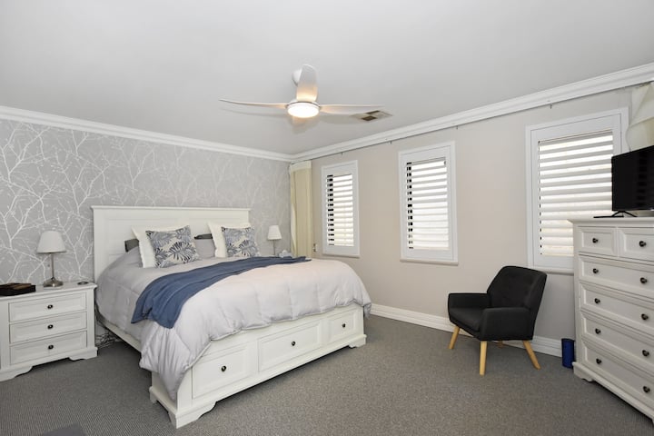 Solar Heated Pool Walk To Shops-restaurants-cafes - Perth