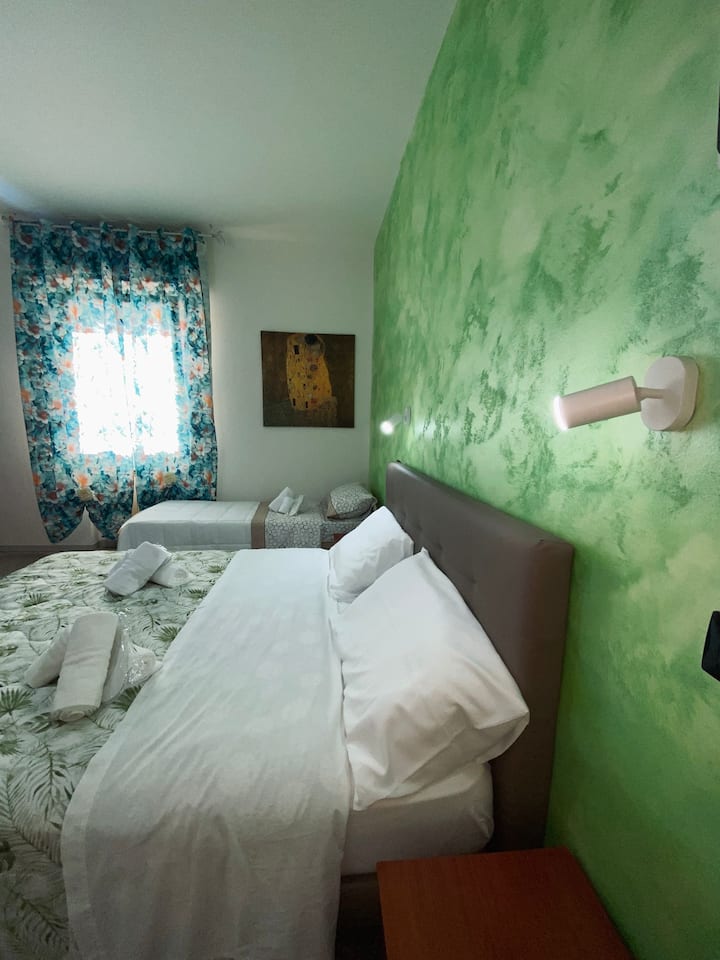 Madonna Dell'ancora Bud-jet - Maranello