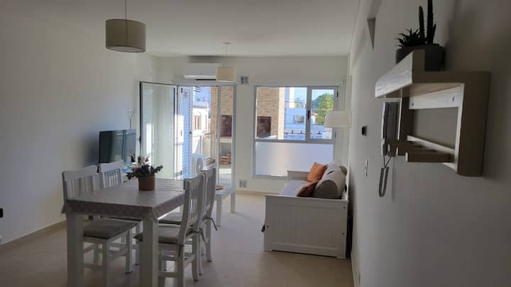 Spacious Apartment Near Downtown And The Beach - Puerto Madryn