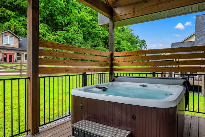 New! 5 Min To Pigeon Forge*hot Tub*fireplace*games - Pigeon Forge, TN