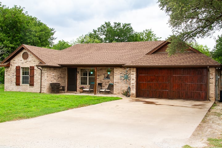 Ranchwater Lodge - Granbury, TX