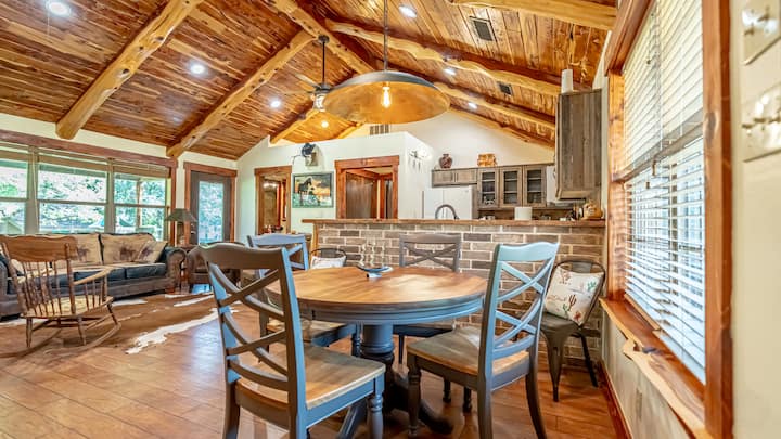 Ranchwater Lodge - Granbury, TX