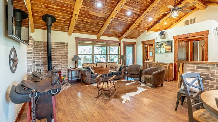 Ranchwater Lodge - Granbury, TX