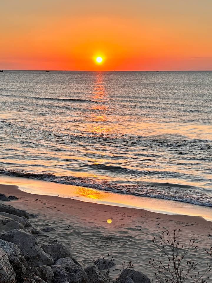 Surfside Retreat – Walk To Lake - Sheboygan, WI