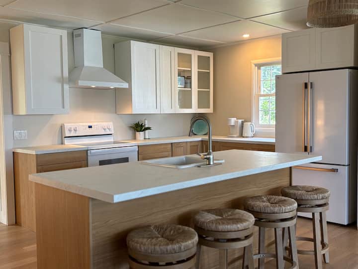 Spacious Hunts Point Cottage. 30sec Walk To Beach! - Carters Beach