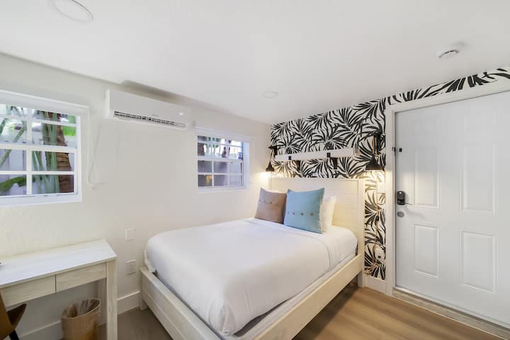 At Mine - Cozy Suite With Free Parking - Fort Lauderdale, FL