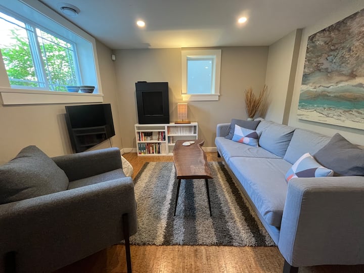 Kitsilano 2-bdrm Basement Suite - Vancouver
