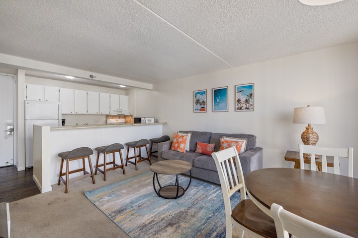 New Listing! Waikiki Mountain View W/ 1 Parking - Hawaii